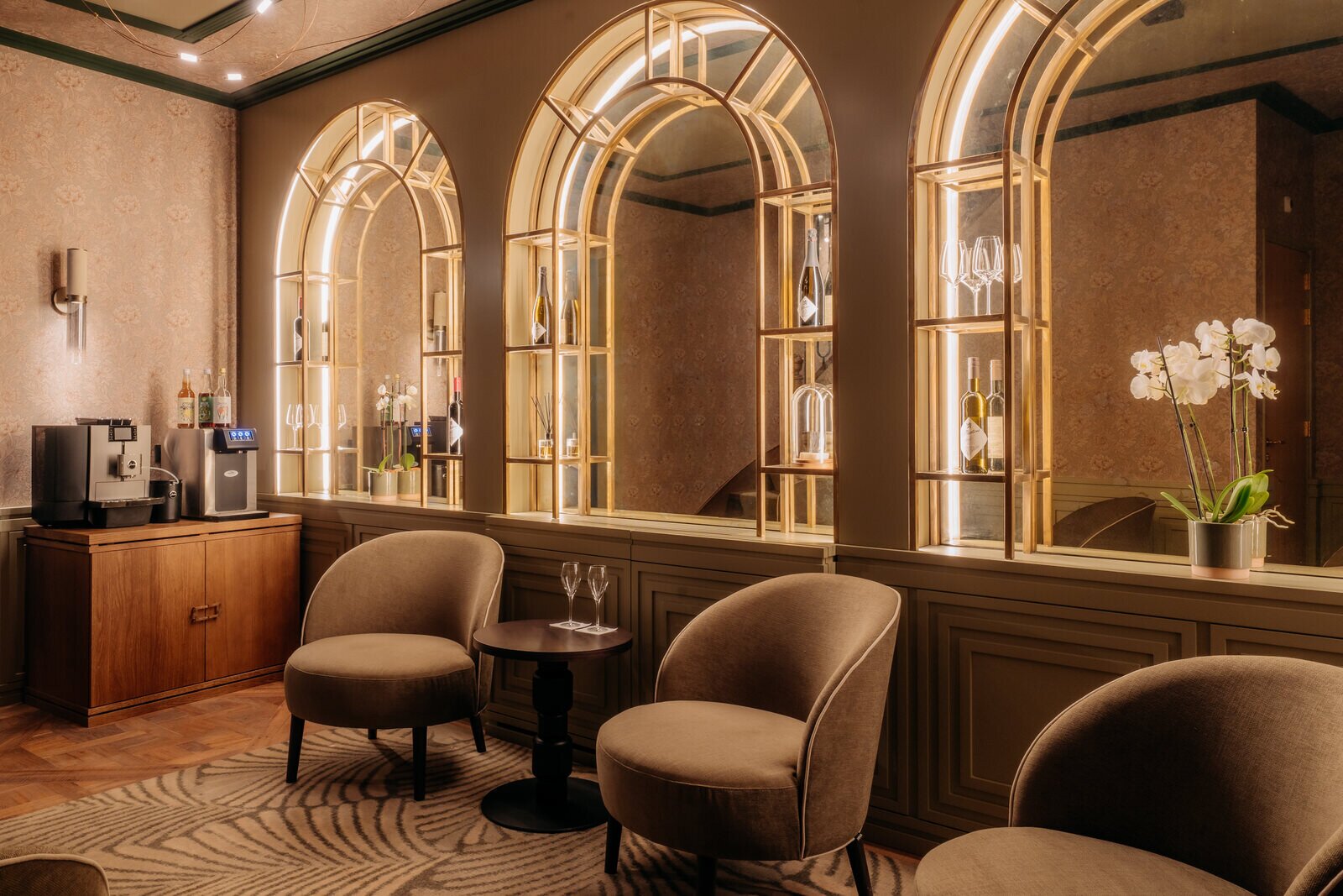 Home | Oostwegel Collection